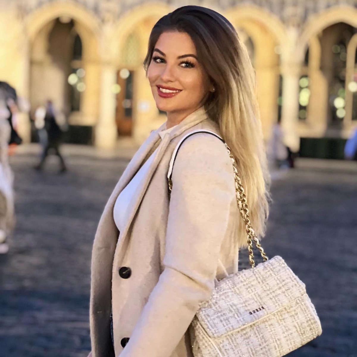 Foto 18/18 FOTO | Ea este iubita lui Juan Bauza, vedeta echipei FCU ...