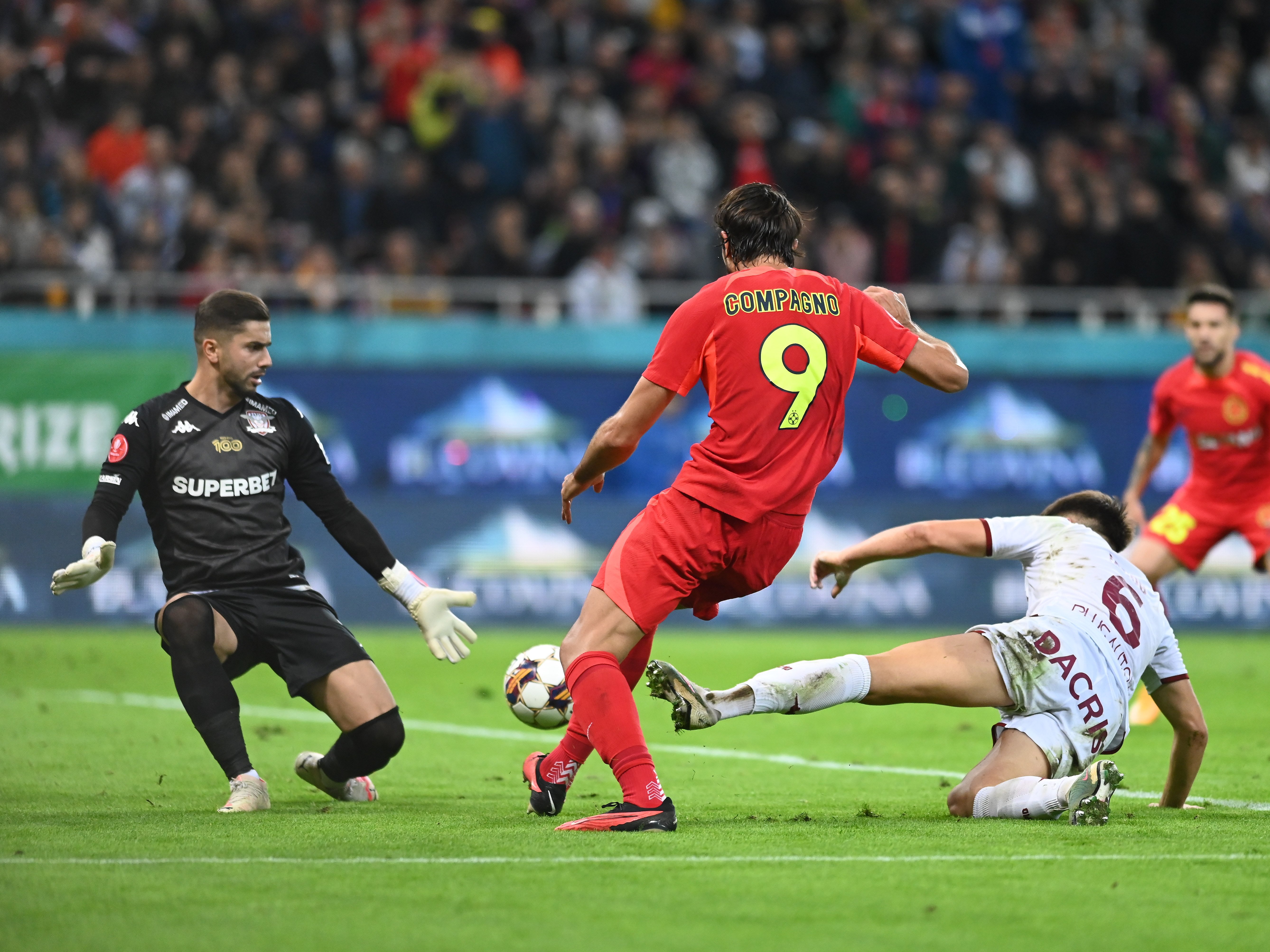 Rapidiștii spun pas transferului lui Andrea Compagno, de la FCSB. ”Nu ...