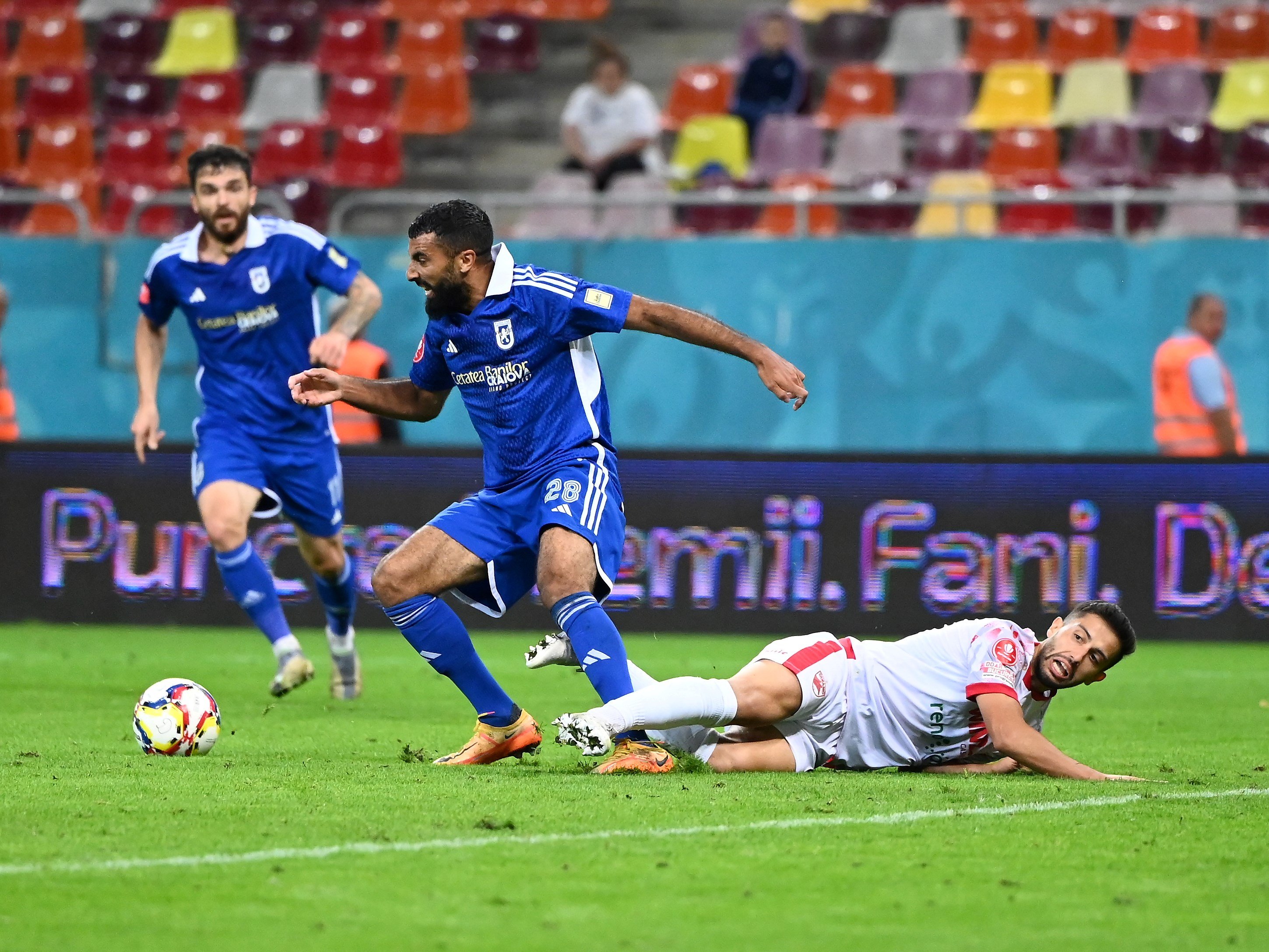 Gigi Becali este aproape să îi fure vedeta lui Adrian Mititelu ...