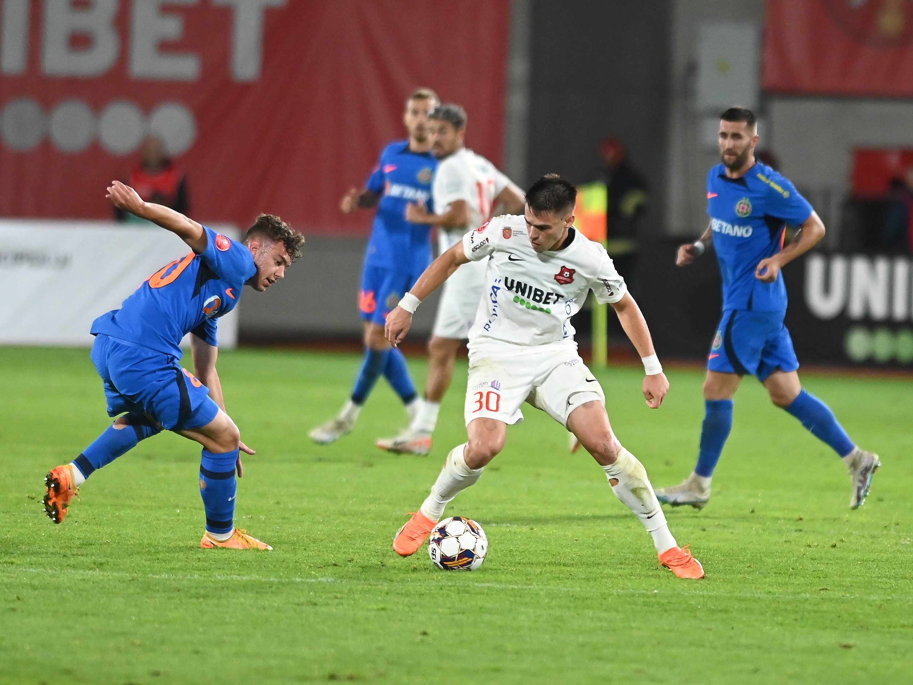 Daniel Paraschiv, OUT de la FCSB - Hermannstadt! Motivul pentru care ...