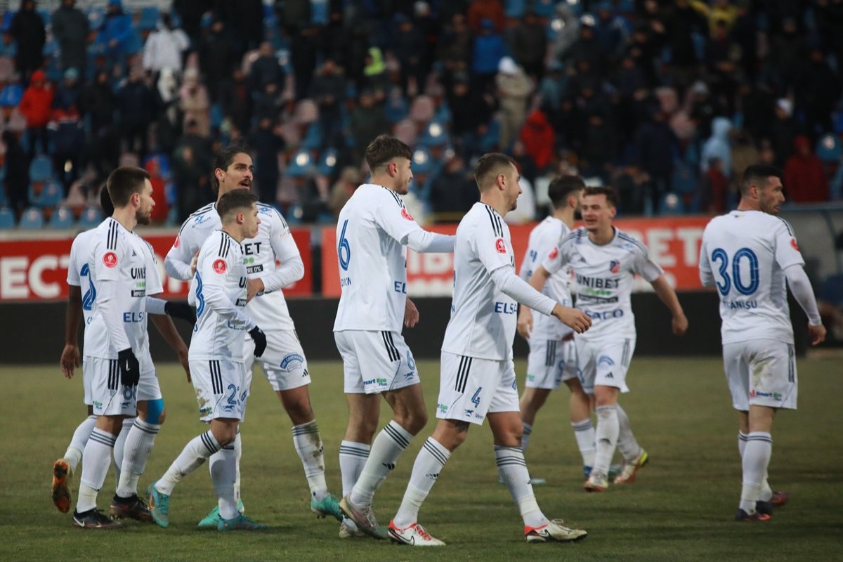 Bogdan Andone, fericit după victoria contra CFR-ului: ”Așa trebuie să ...