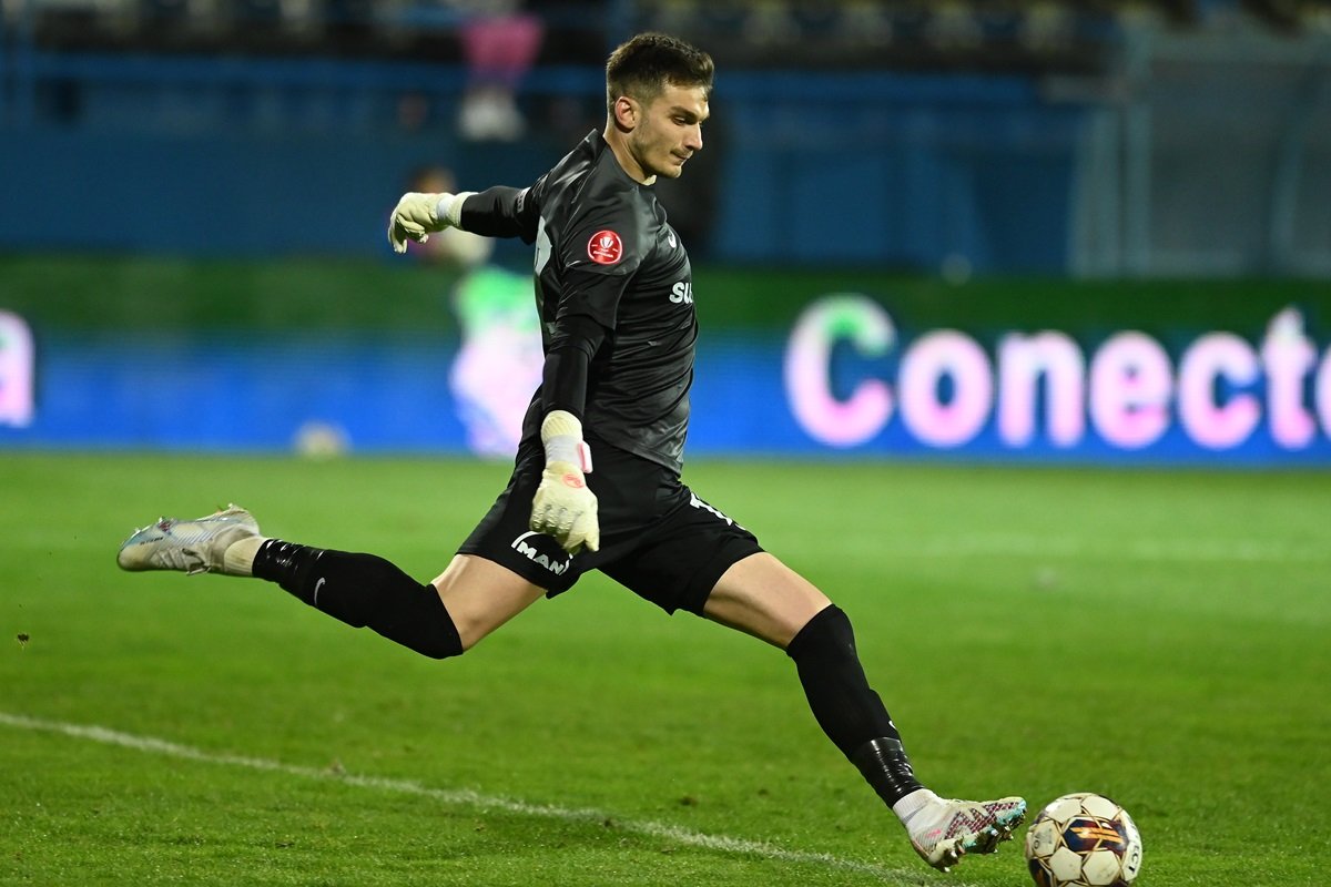 OFICIAL | Rapid l-a prezentat pe înlocuitorul lui Horațiu Moldovan! Ce ...