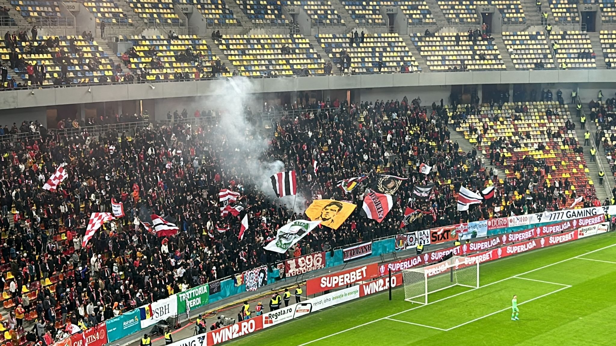 Mesaje către nimeni! Ce bannere au afișat fanii lui Dinamo la derby-ul ...