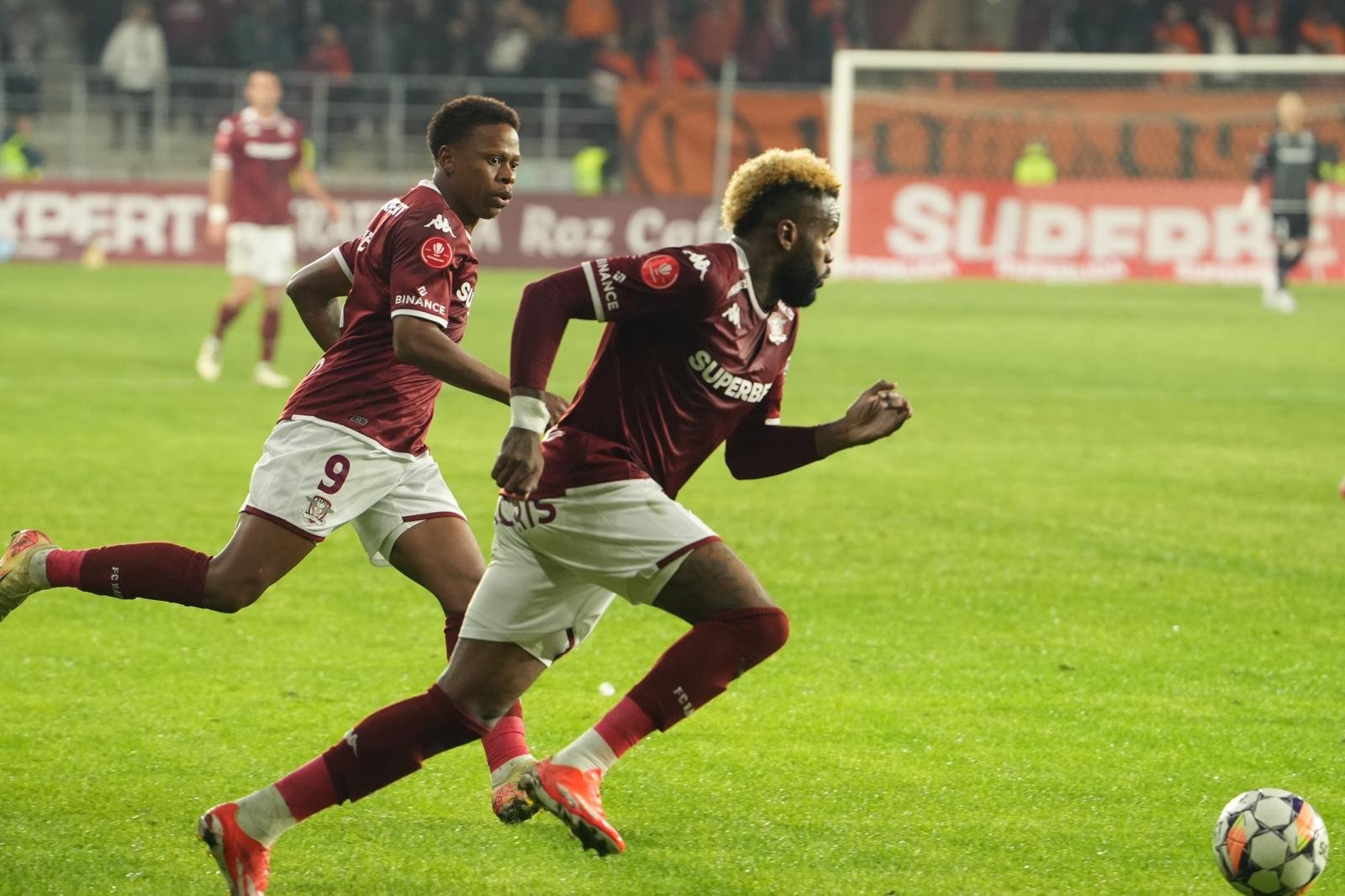 Cum s-au descurcat Aaron Boupendza și Clinton N'Jie la primul meci ...