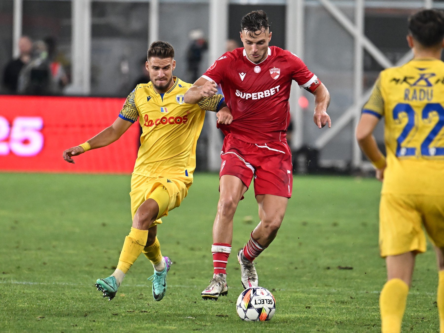 Petrolul i-a stabilit prețul lui Mihnea Rădulescu, fotbalistul dorit de ...