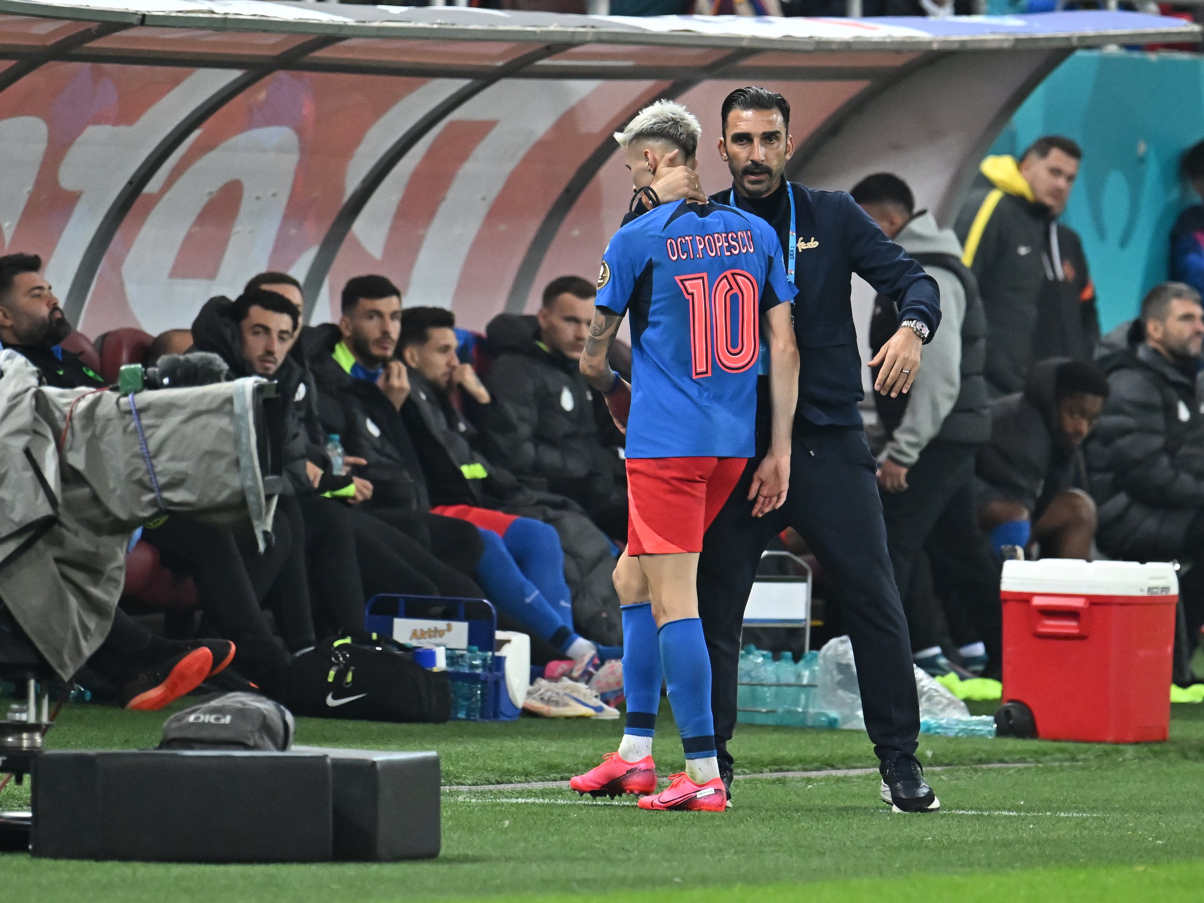 Octavian Popescu, "executat" după doar 27 de minute din U Cluj - FCSB ...