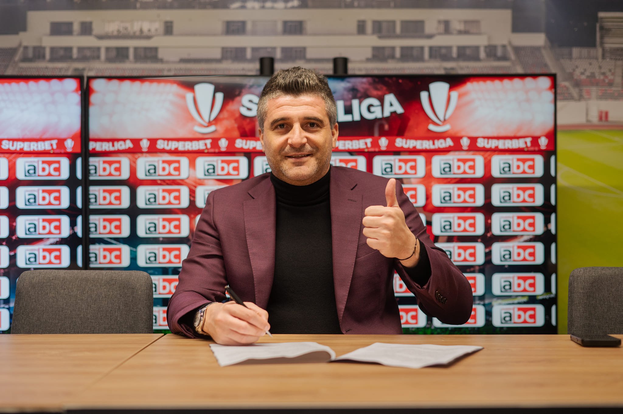 Daniel Niculae a semnat! Fostul internațional a fost prezentat oficial la noua sa echipă ...