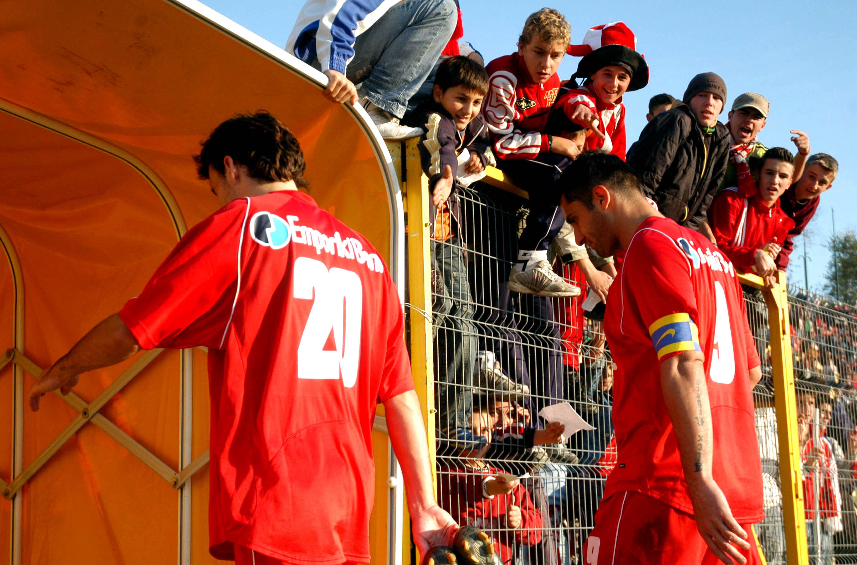 Claudiu Niculescu, atacat pe teren de un fan. Episodul care putea duce ...