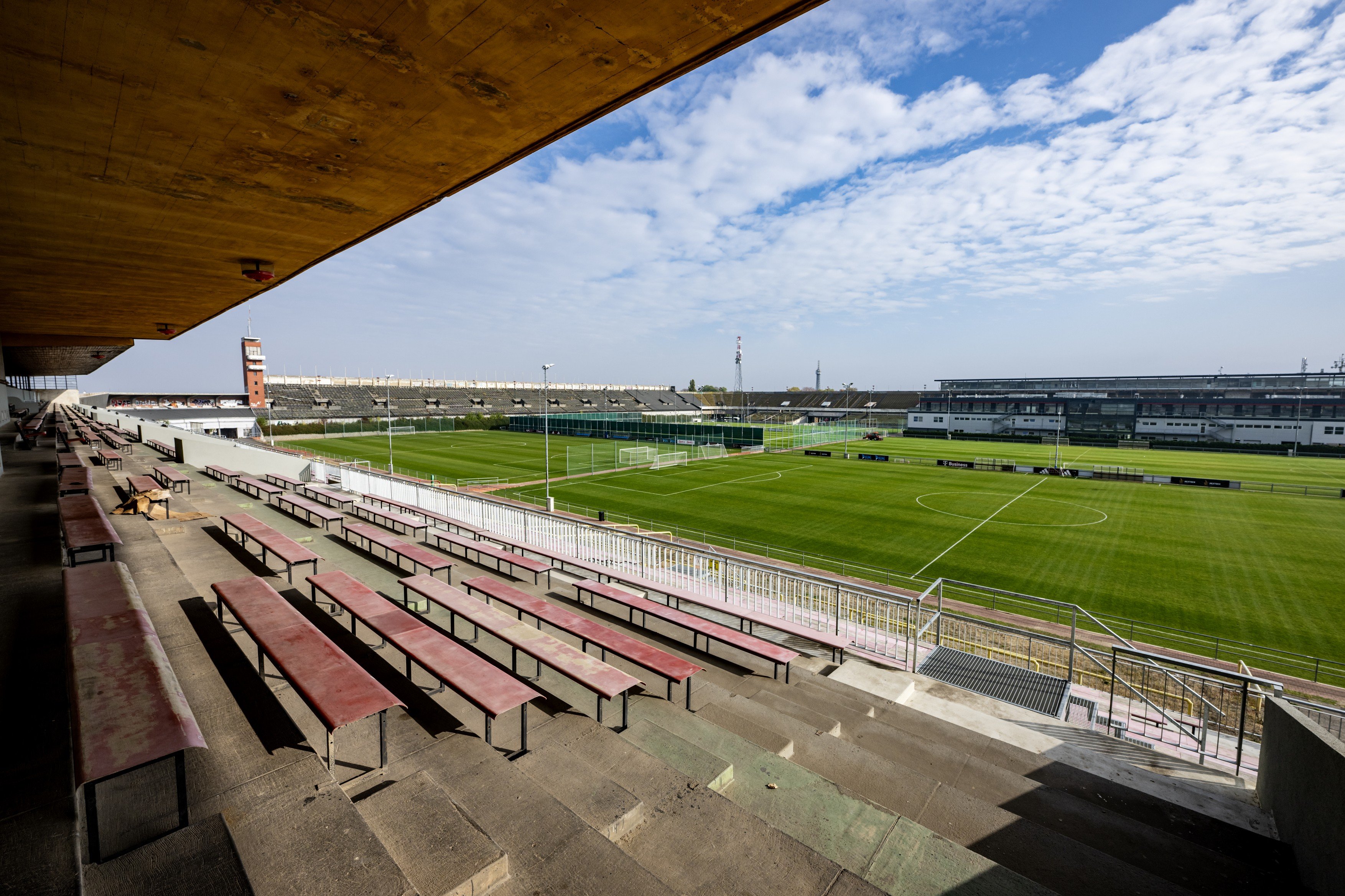 iAMsport.ro a vizitat legendarul stadion Strahov. Cum arată acum baza ...