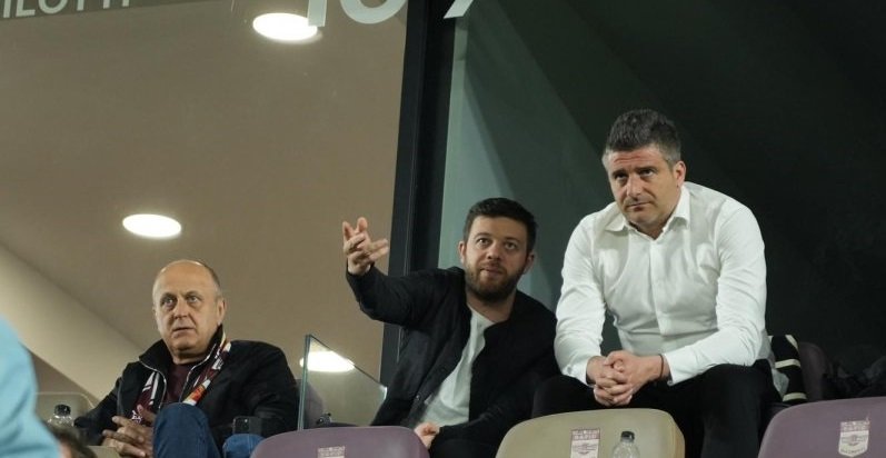 După ce s-a vorbit de plecarea lui Cristiano Bergodi, conducătorii Rapidului au făcut anunțul ...