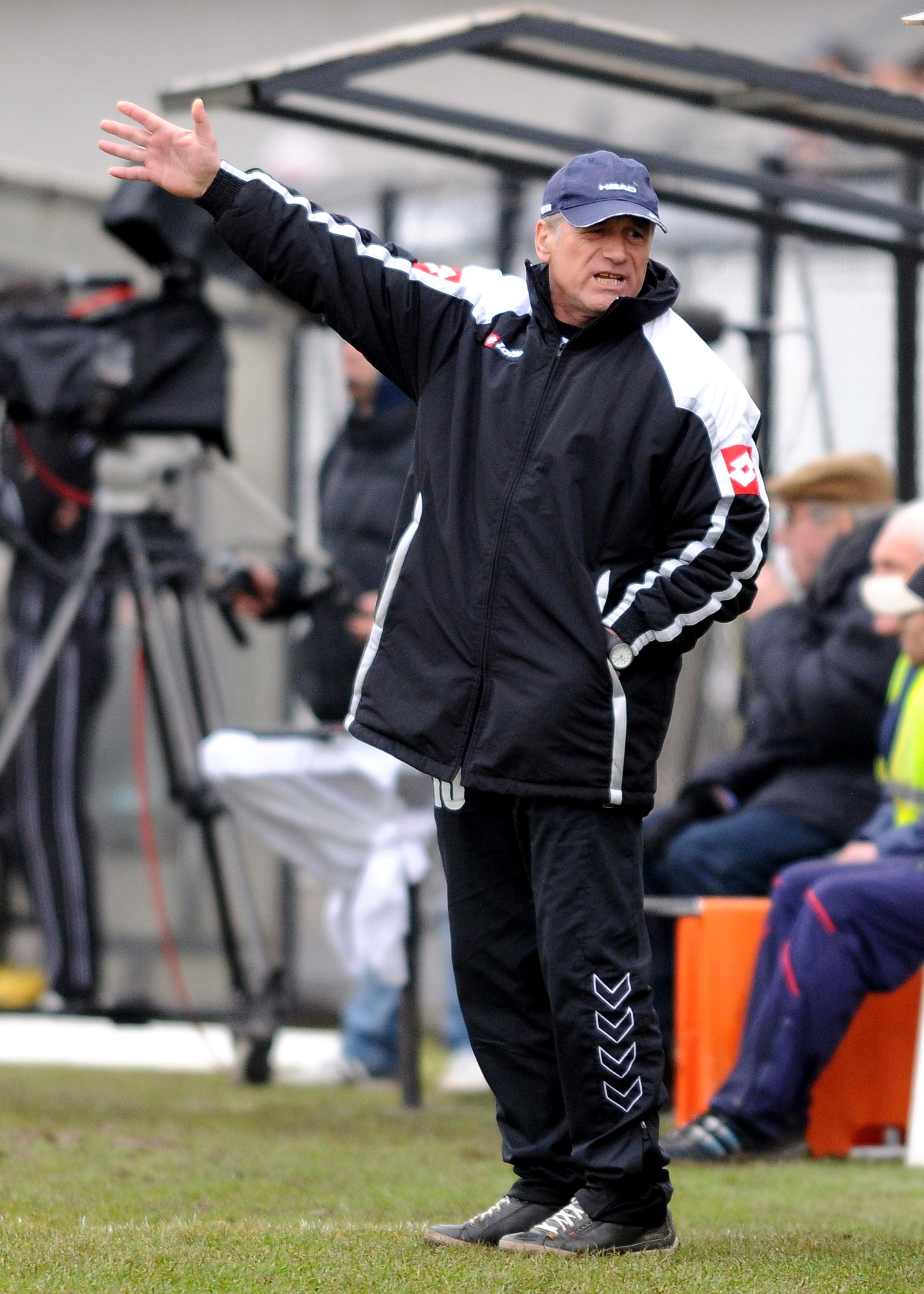 ”Decanul mi-a dat înainte toate întrebările!”. Cum terminau facultatea ...