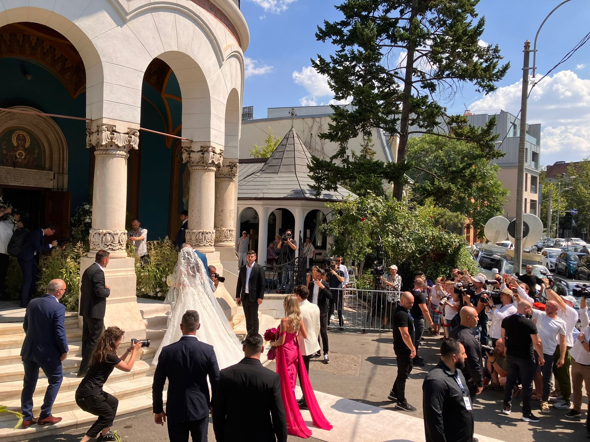 Prezență surpriză la nunta anului. Unul dintre oamenii cu greutate din ...