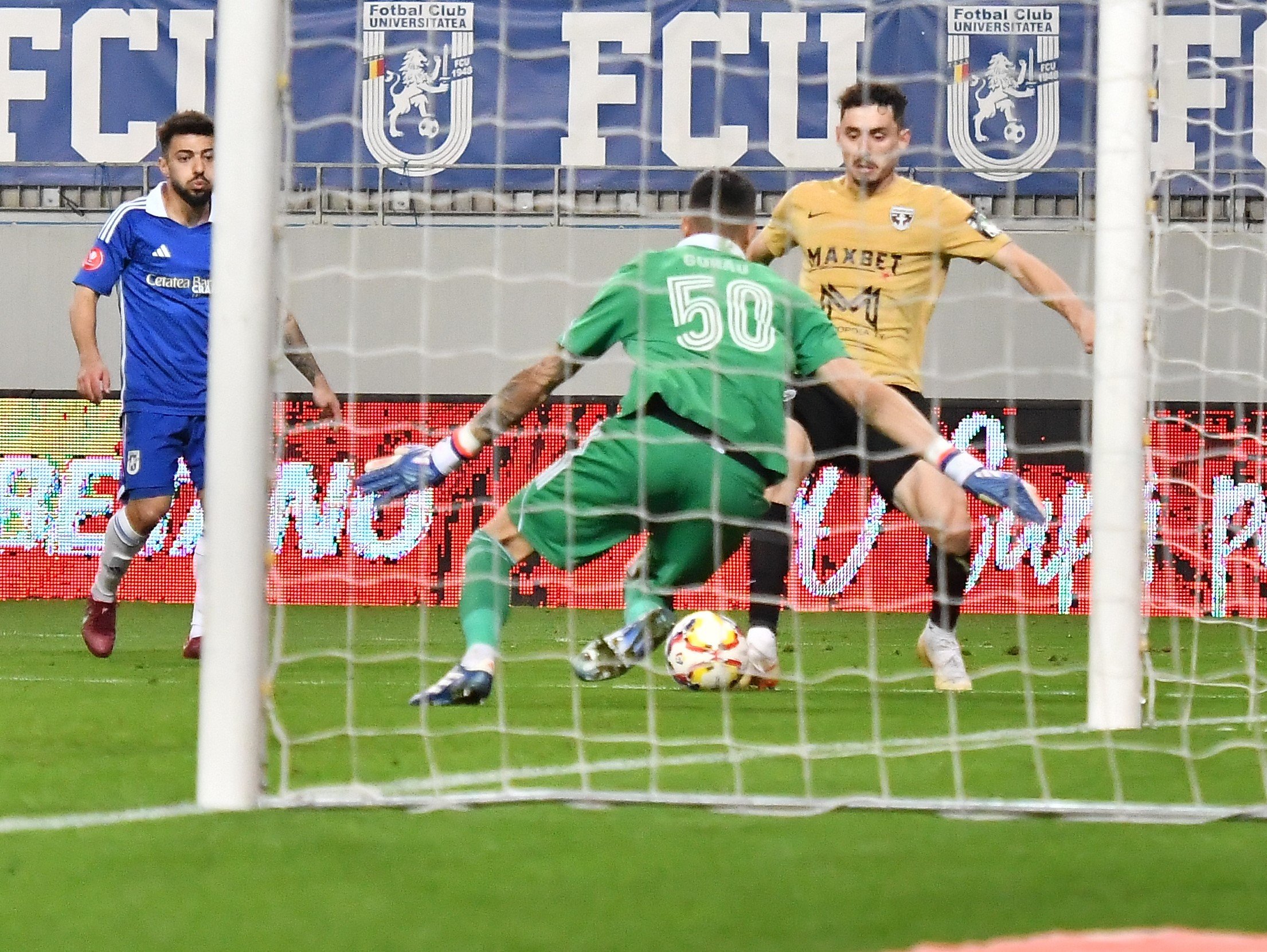 OFICIAL | FCU Craiova l-a transferat pe fotbalistul trecut pe la Dinamo ...
