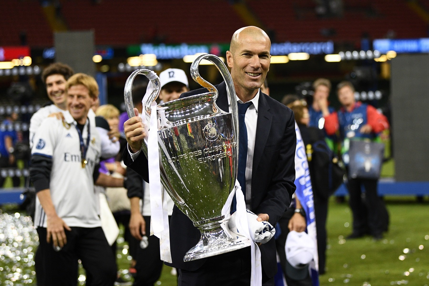 Legendarul Zinedine Zidane ar putea deveni ”inamicul” lui Cristi Chivu ...