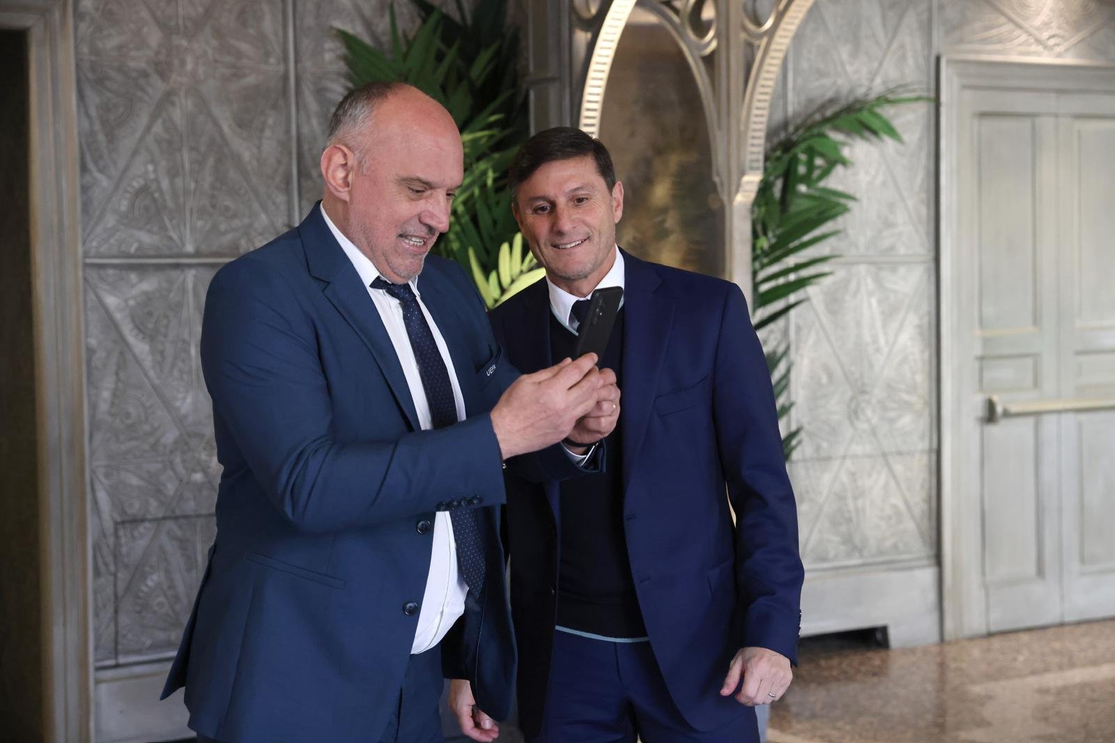 Imagini senzaționale de la Milano. Florin Prunea, alături de numele mari ale unei echipe ...