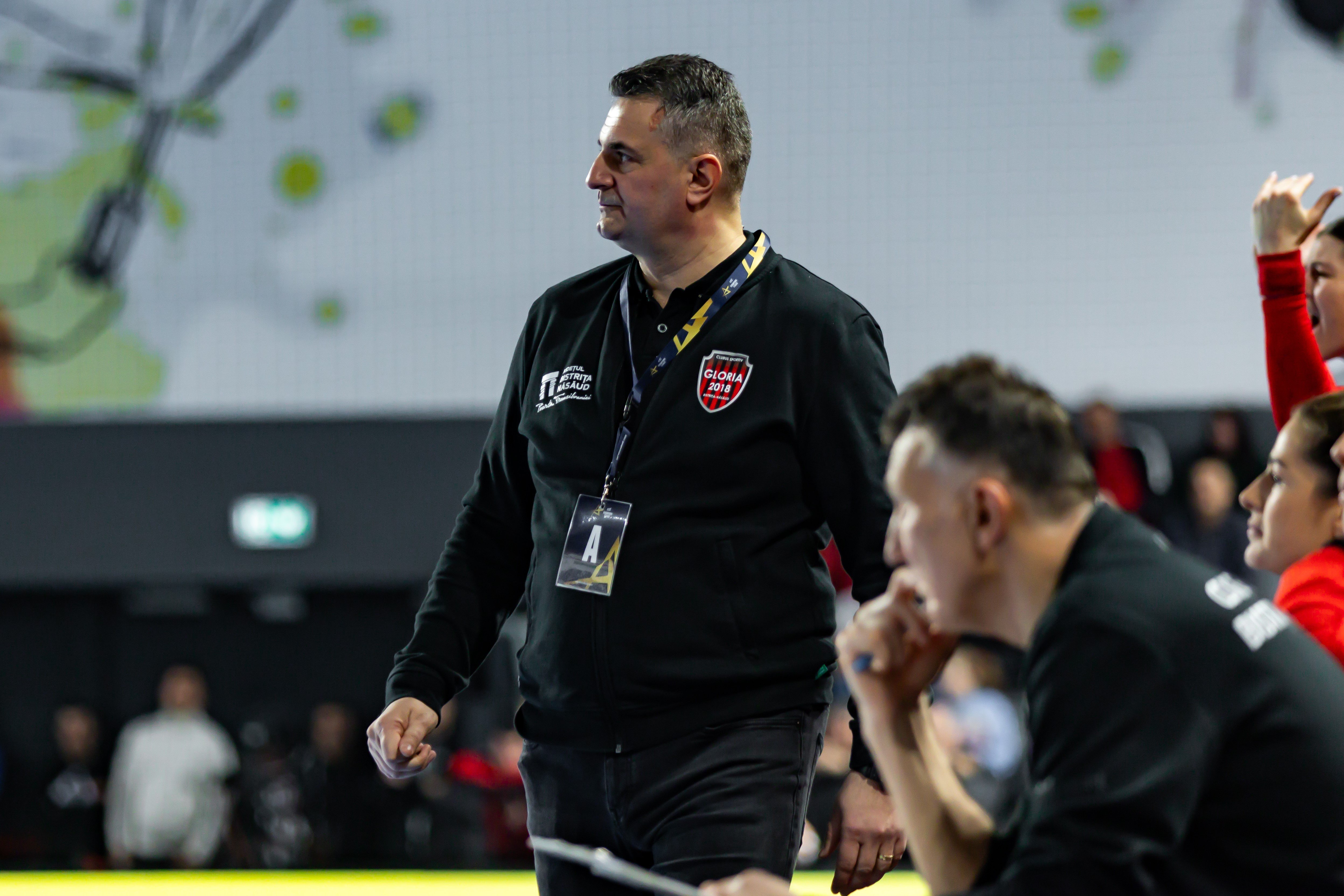 Florentin Pera a fost dat afară! Cine îl înlocuiește pe selecționerul României la Gloria ...