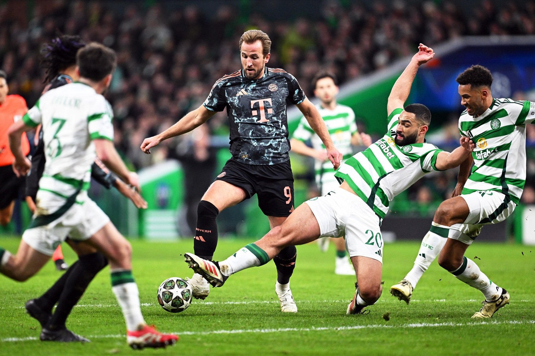 Celtic - Bayern 1-2, Feyenoord - AC Milan 1-0, Monaco - Benfica 0-1 și ...