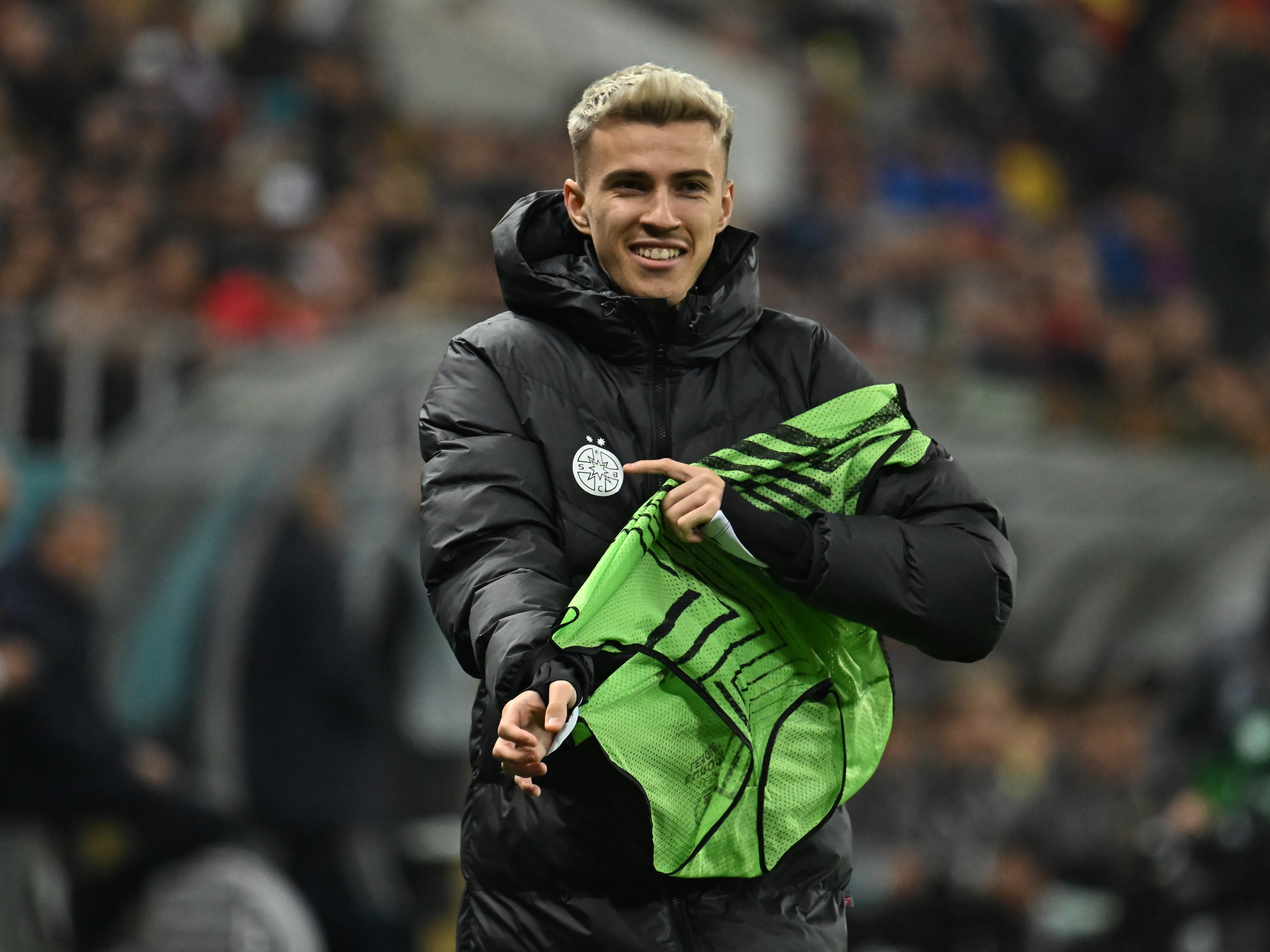 Yny Sebi l-a ironizat pe Tavi Popescu. Jucătorul FCSB i-a răspuns cu o ...