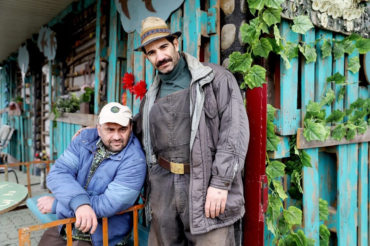 Bătălia dintre Rapid și FCSB s-a mutat pe străzile din Las Fierbinți ...