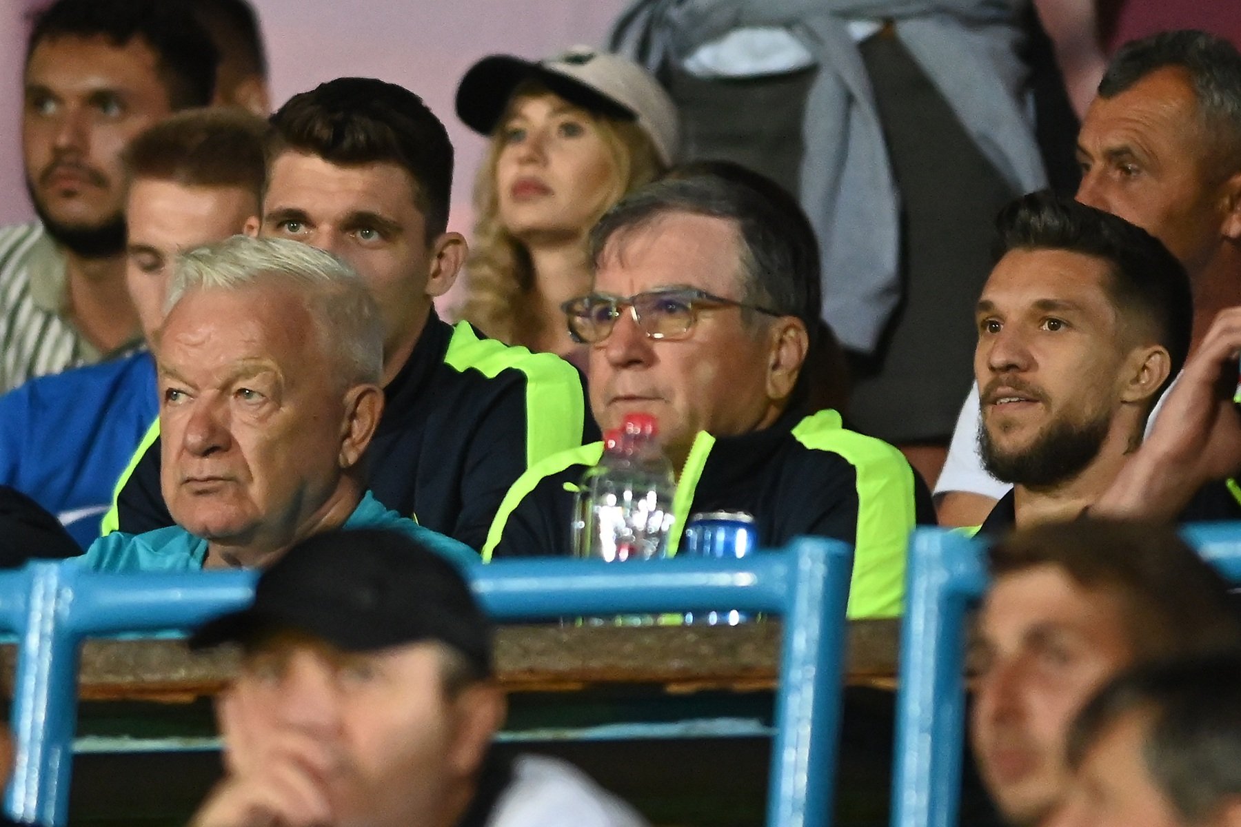 Fotbalistul român, prins în pat cu amanta unui om extrem de influent ...