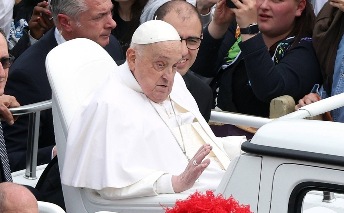 Caparco l-a întâlnit pe Papa Francisc și a rămas uimit când a văzut cu ...