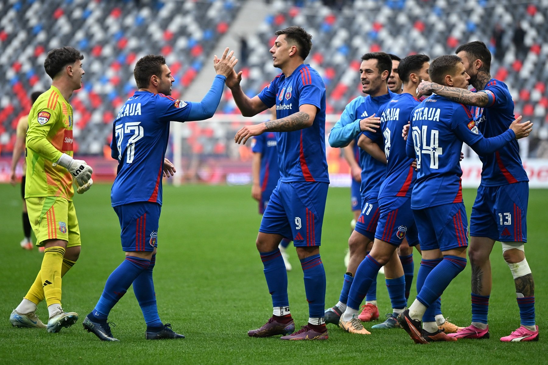 Primul investitor care a anunțat public că vrea să bage bani la Steaua ...