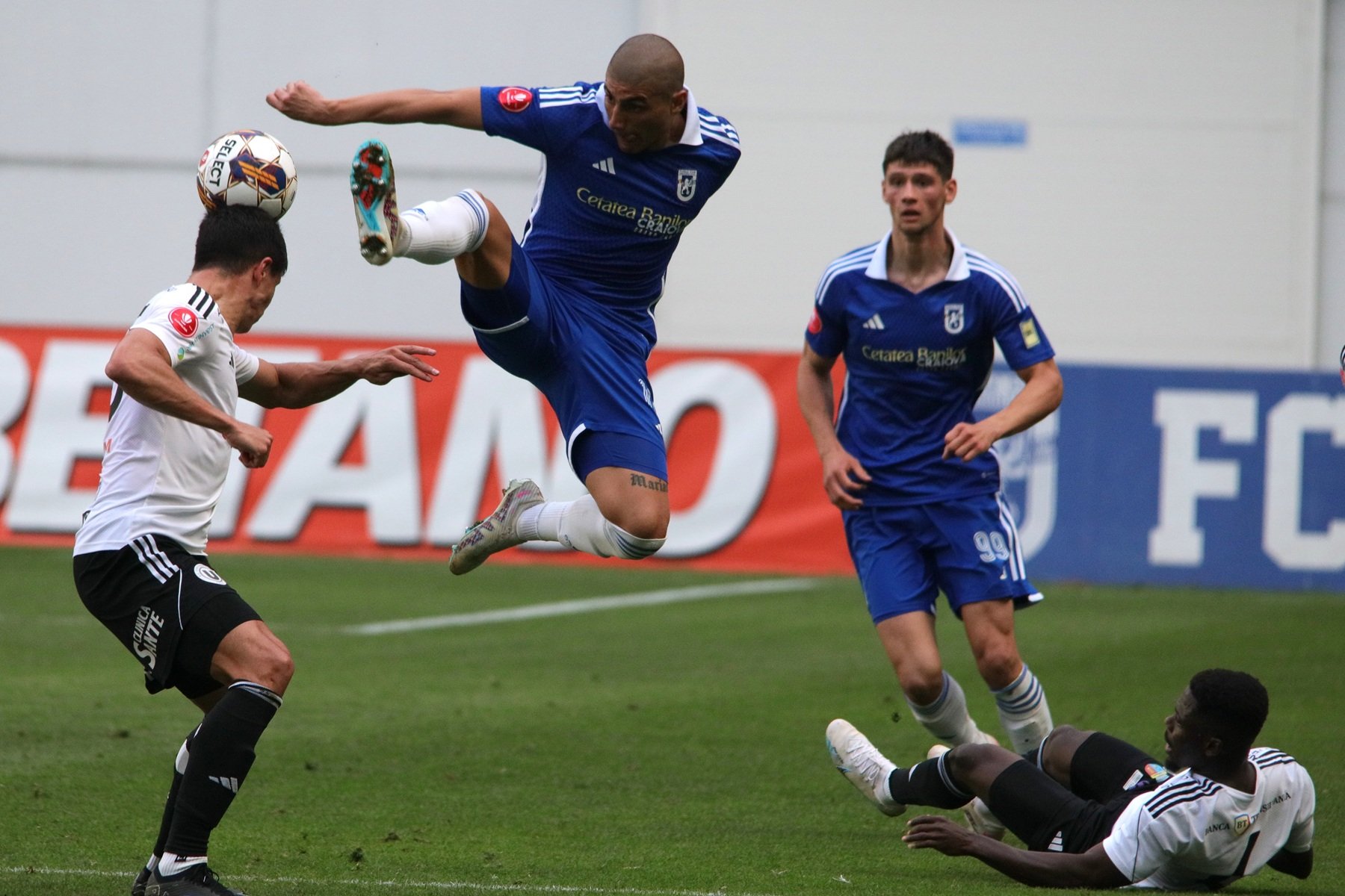 Ce se întâmplă cu Bauza și Blănuță la FCU Craiova. Adrian Mititelu a ...