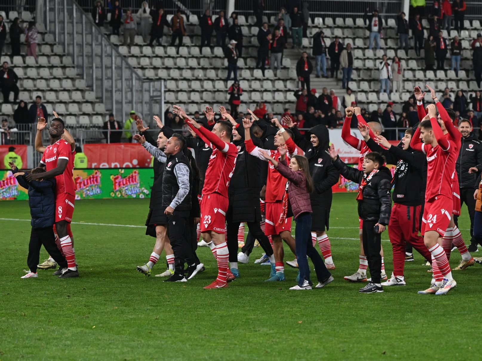 Specialiștii sunt ignorați la Dinamo: ”De aceea am plecat”. Cine taie și spânzură la echipa lui ...