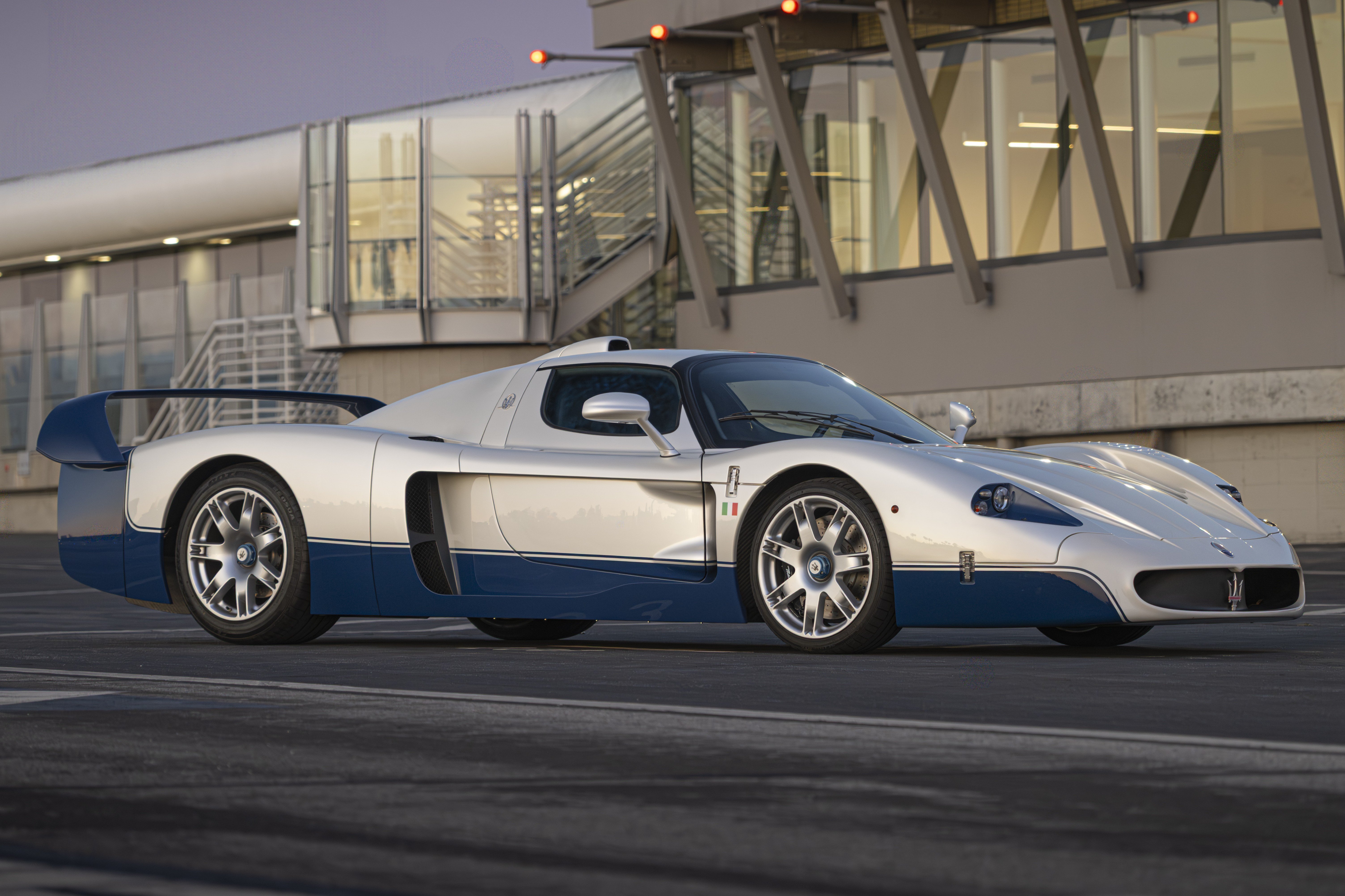 Maserati MC12 Stradale: licitație record. Cel mai scump Maserati modern ...