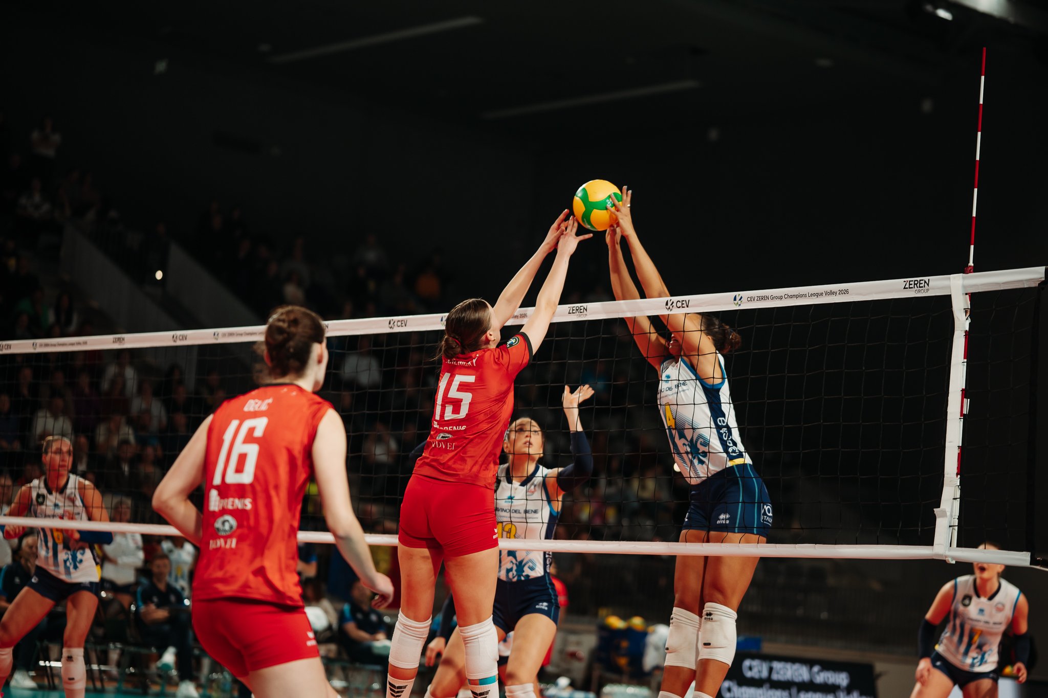 Volei Alba Blaj, învinsă clar de Savino Del Bene Scandicci în Liga ...